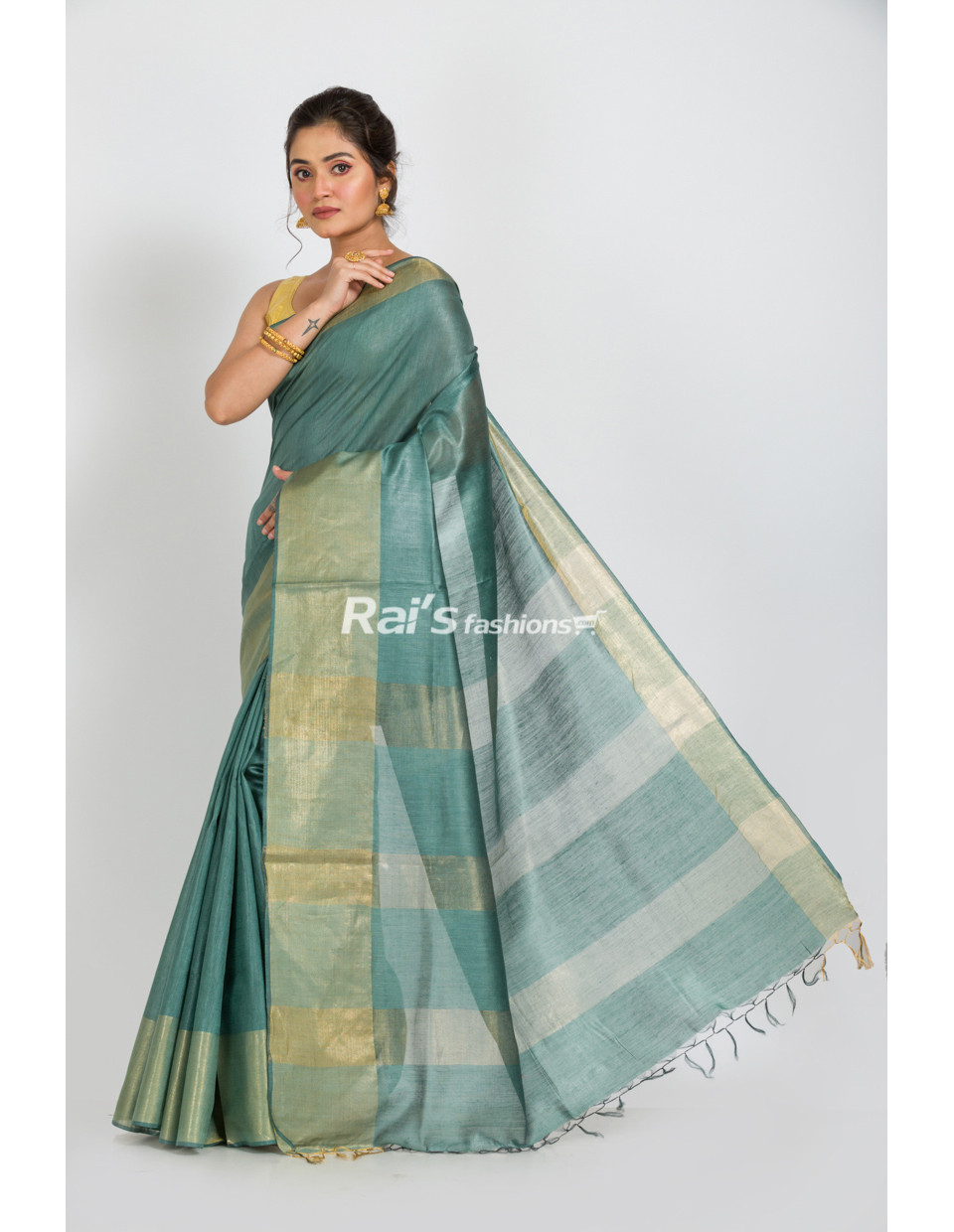 Pure Munga Silk Saree With Zari Highlighted Border And Stripes Pallu
